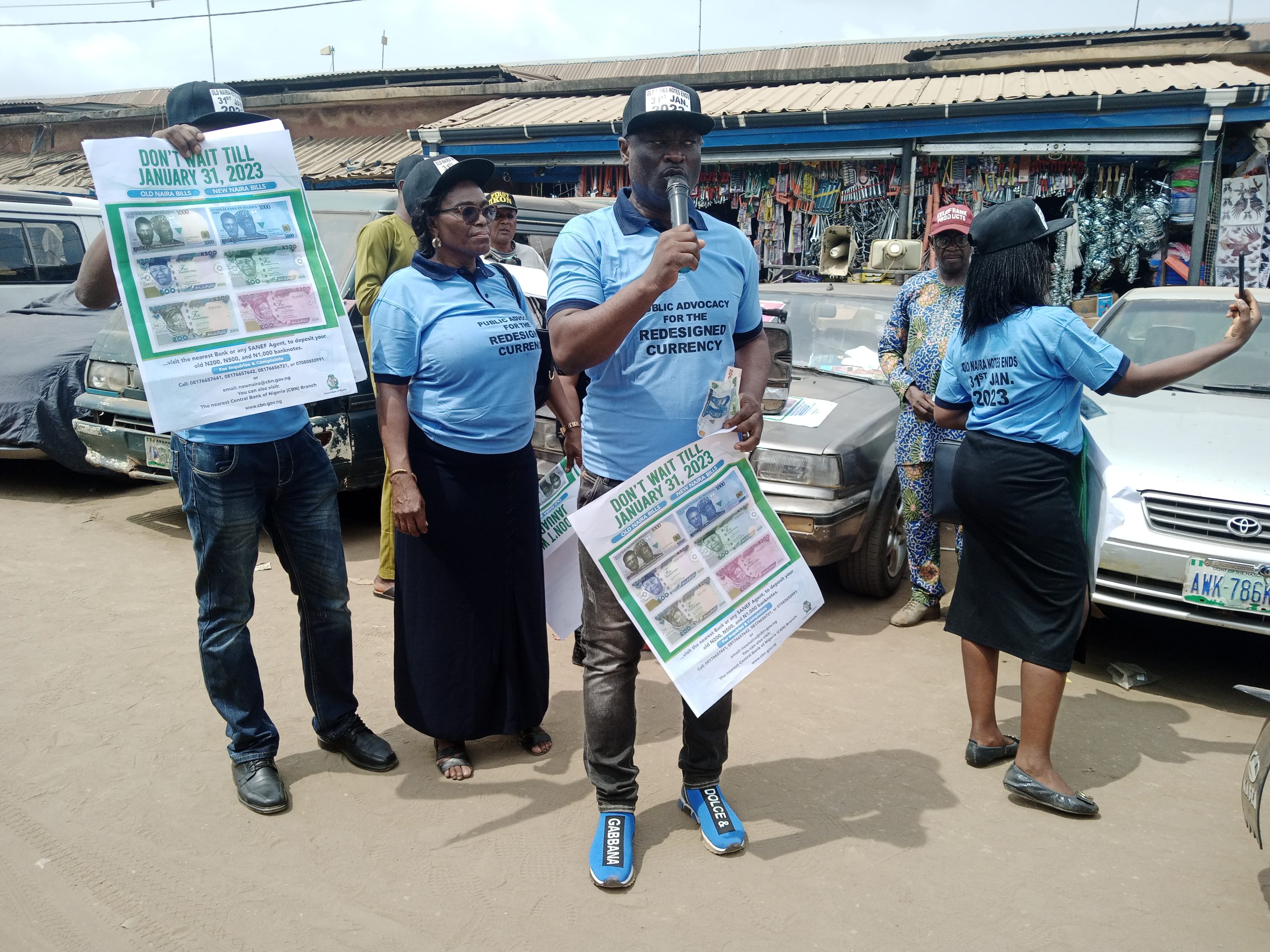 Angry Traders Insist New Notes not in Commercial Banks - The Razor News