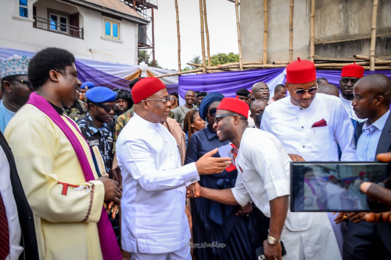 Uzodimma, Akume, Ganduje, Fr. Alia in Anambra as Paul Chukwuma buries ...
